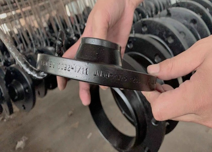 EN 1092-1 Flansche 3.1 Werkstoff P250GH V-Flansch Type 11 PN16 250 273 ...